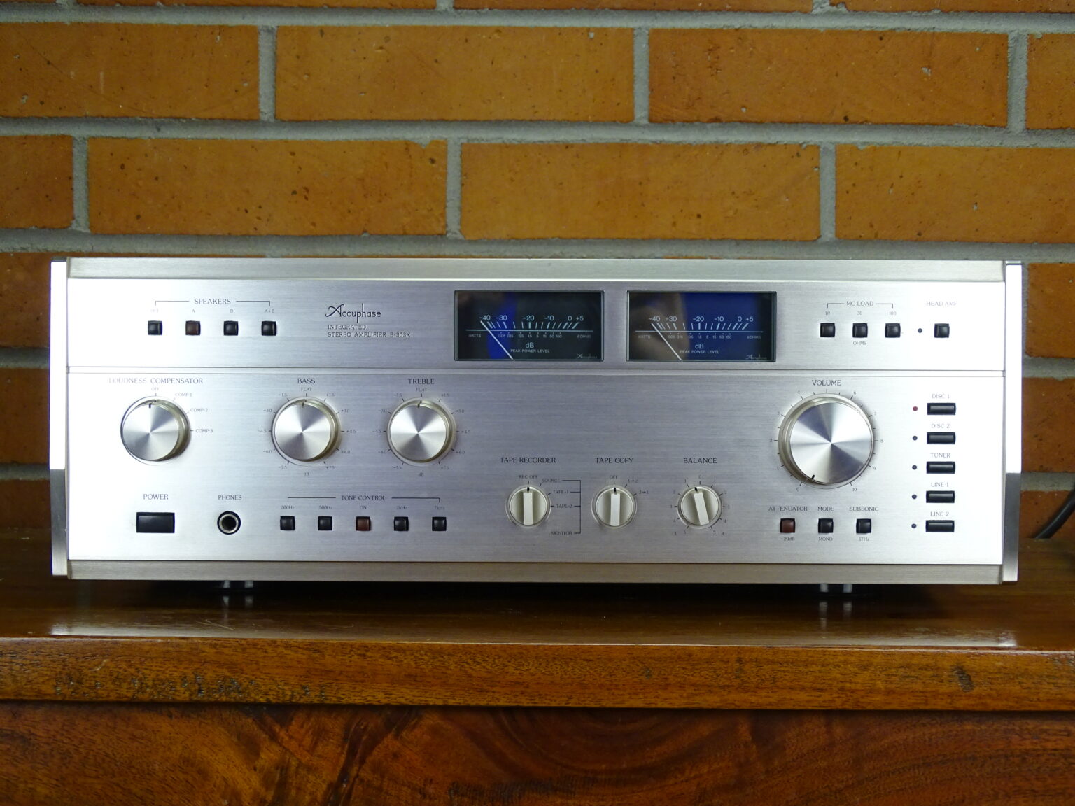 ACCUPHASE E-303X GOLD AMPLIFIER LEGEND SERVICED EXCELLENT - RetroAudio