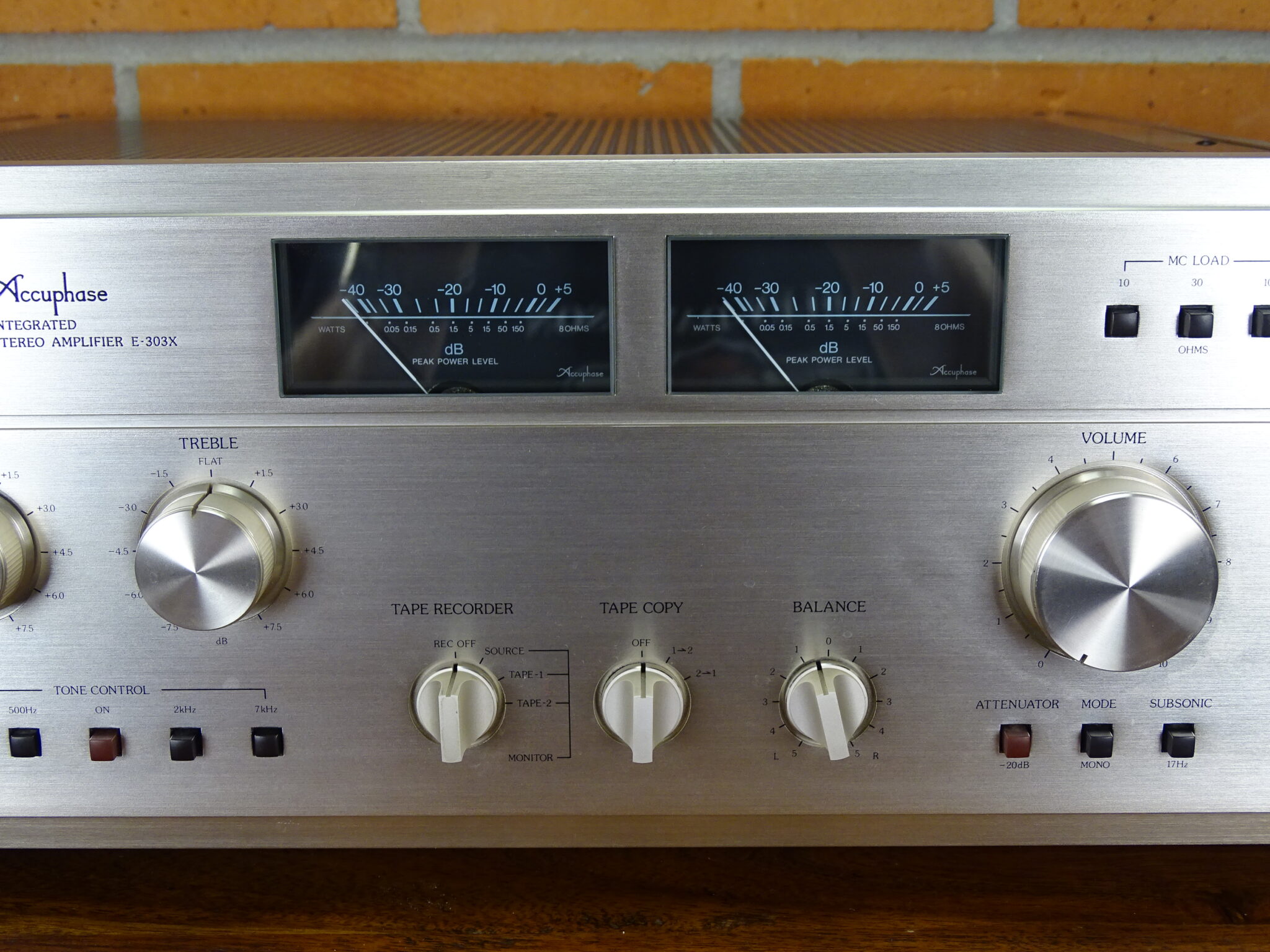 ACCUPHASE E-303X GOLD AMPLIFIER LEGEND SERVICED EXCELLENT - RetroAudio